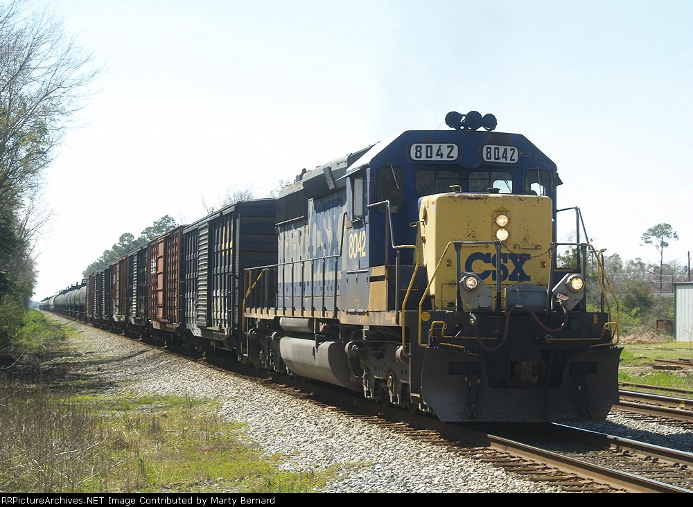 CSX 8042 Starting to Pull Toward Mobile